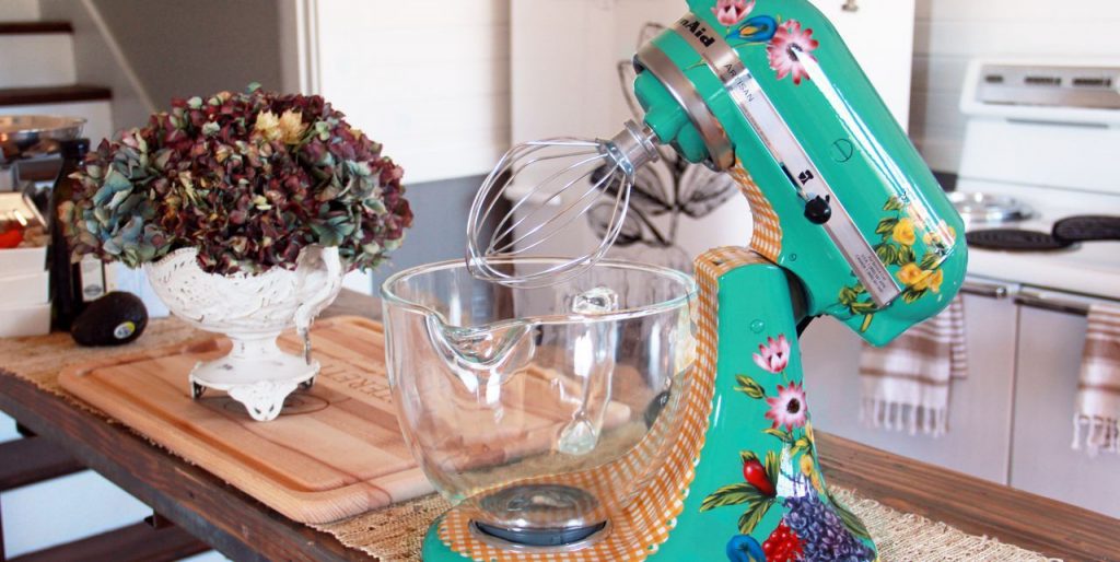 These Custom-Painted Stand Mixers Are Kitchen Goals | Crafthought