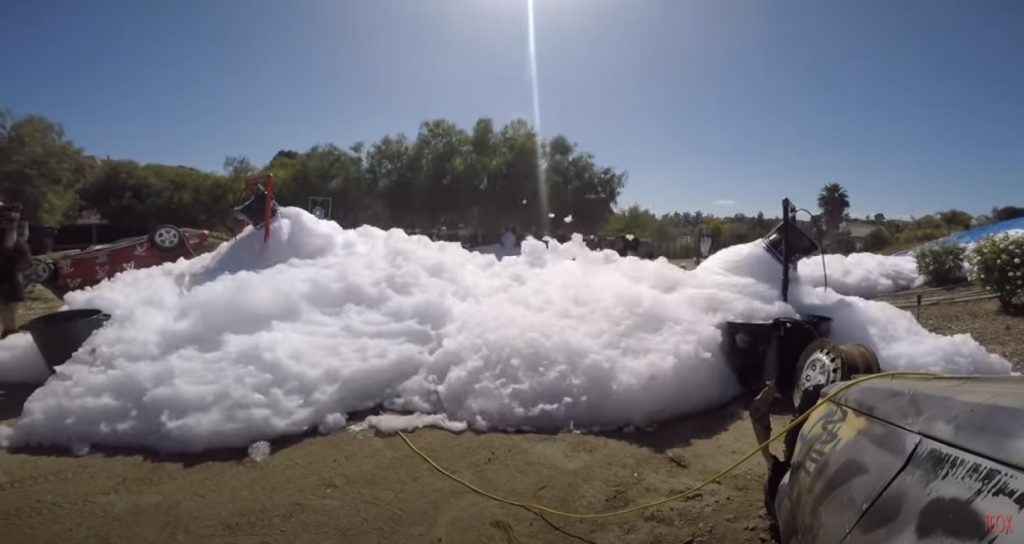 Look What Happens to This Giant Effervescent Ball When It's Thrown into ...