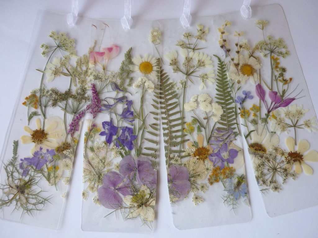 Pressed Flower Art Project Ideas To Try Out | Crafthought